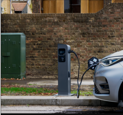 Je auto opladen aan een EV laadpaal van British Telecom - ITchannelPRO
